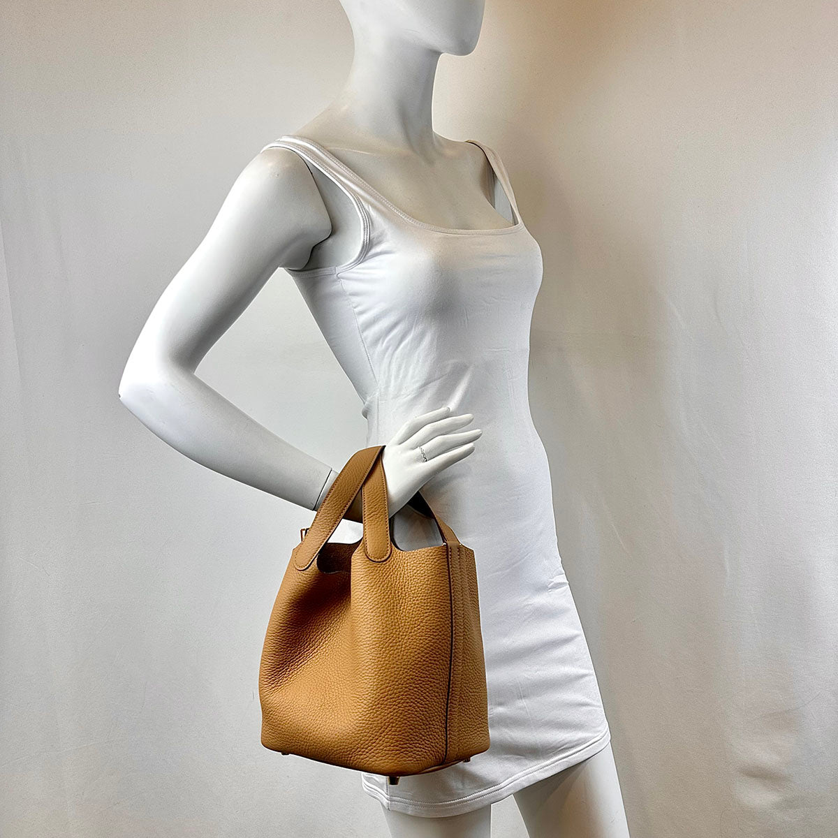 Hermes 2022 Clemence Picotin Lock 18 – North Shore Exchange